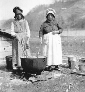 Bonnets through history: can you tell them apart? - Recollections Blog