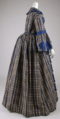 Elegance at home: Victorian wrappers - Recollections Blog