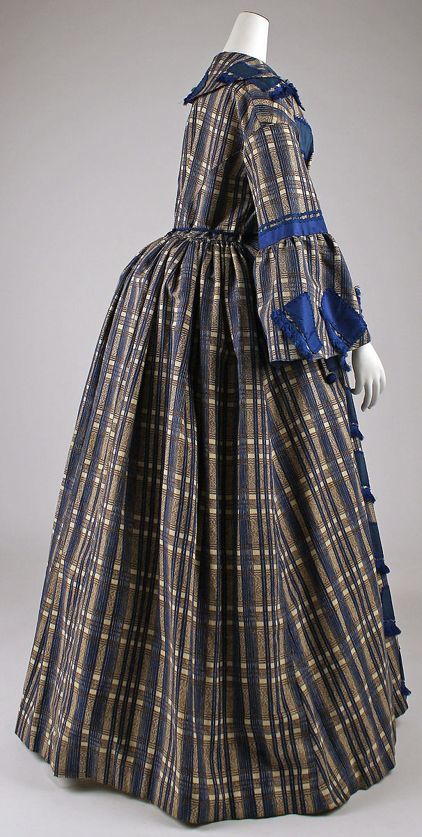 Elegance at home: Victorian wrappers - Recollections Blog