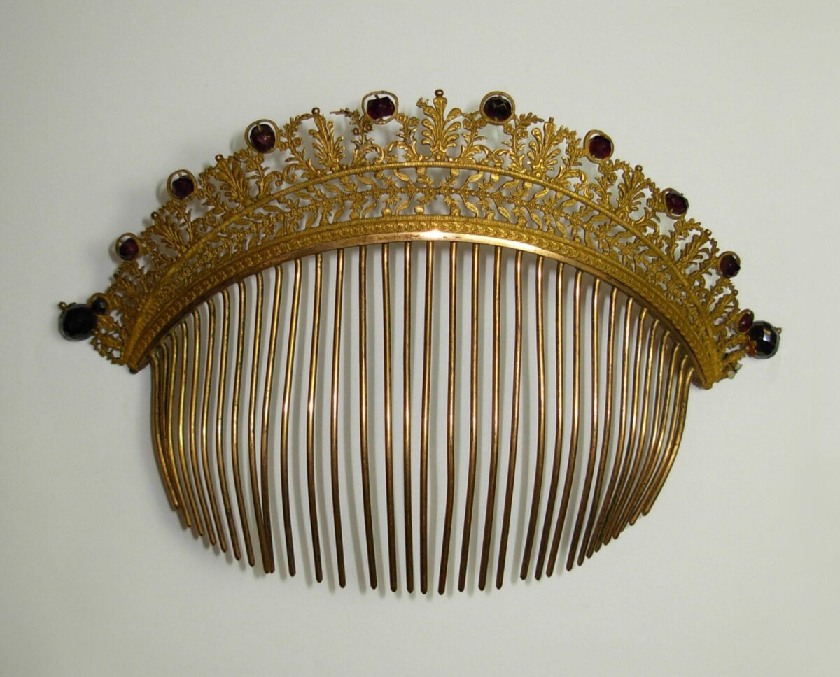 Hair combs: practical and pretty - Recollections Blog