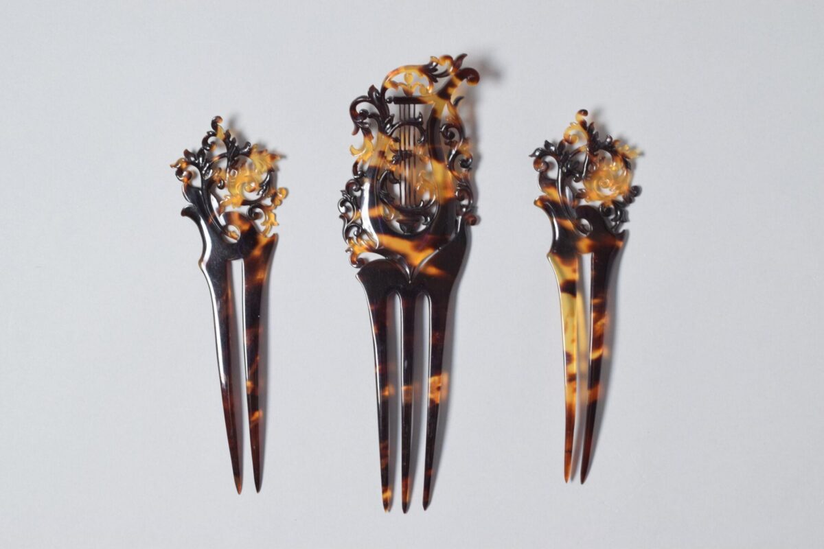 Hair combs: practical and pretty - Recollections Blog