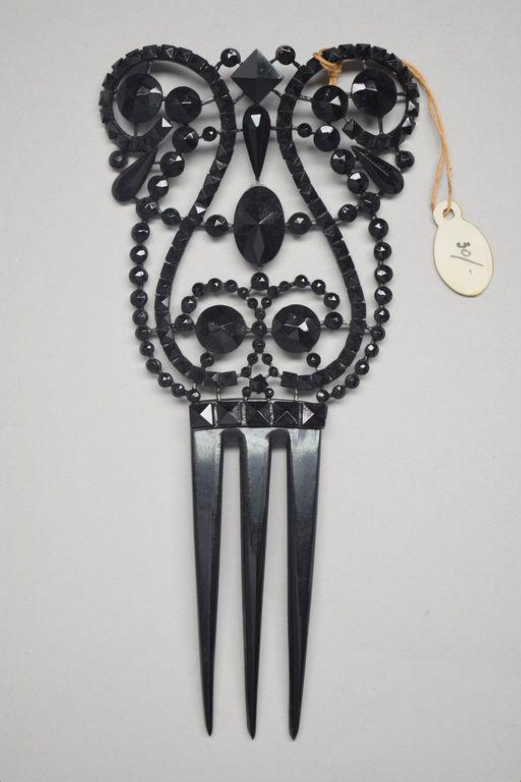 Hair combs: practical and pretty - Recollections Blog