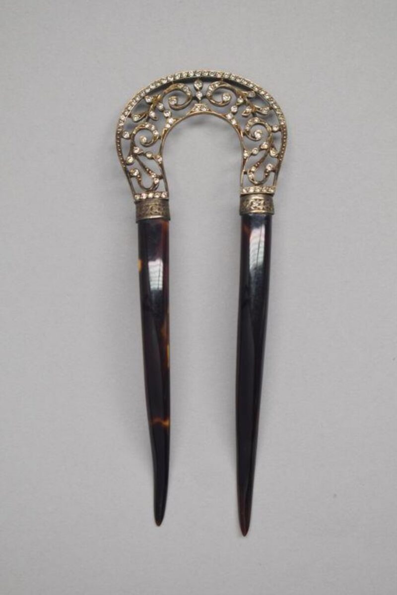 Hair combs: practical and pretty - Recollections Blog